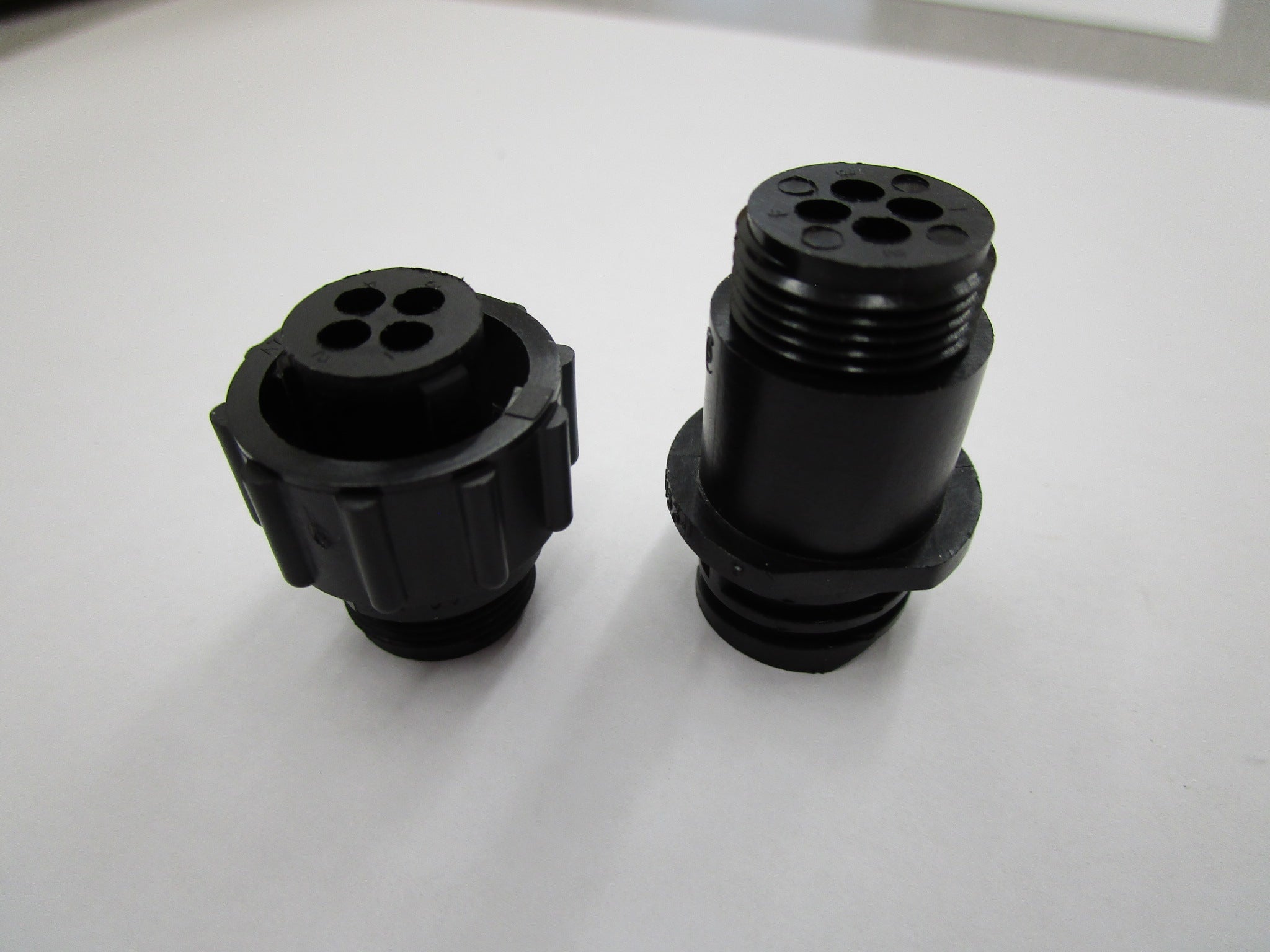 S1-4 : 4 PIN PLUG CONN. KIT – Aerotronics Inc.